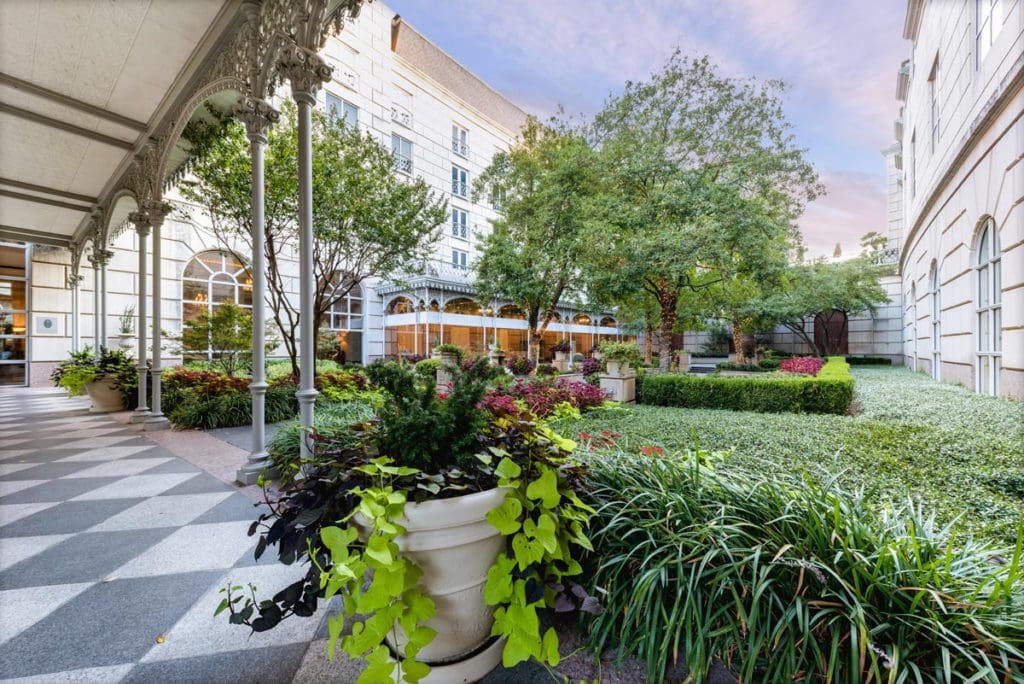 Hotels in Dallas for Families: 16 Great Options with Pools