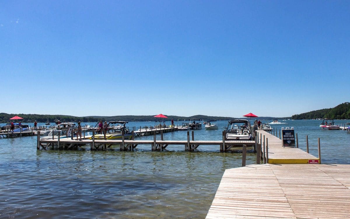 13 Best Lakes In Michigan For A Family Vacation This Summer