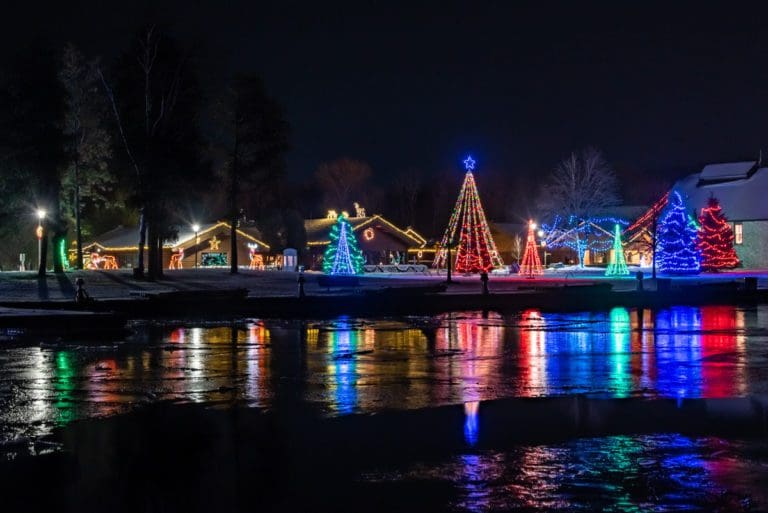 17 Budget-Friendly Christmas Destinations in the US for Families